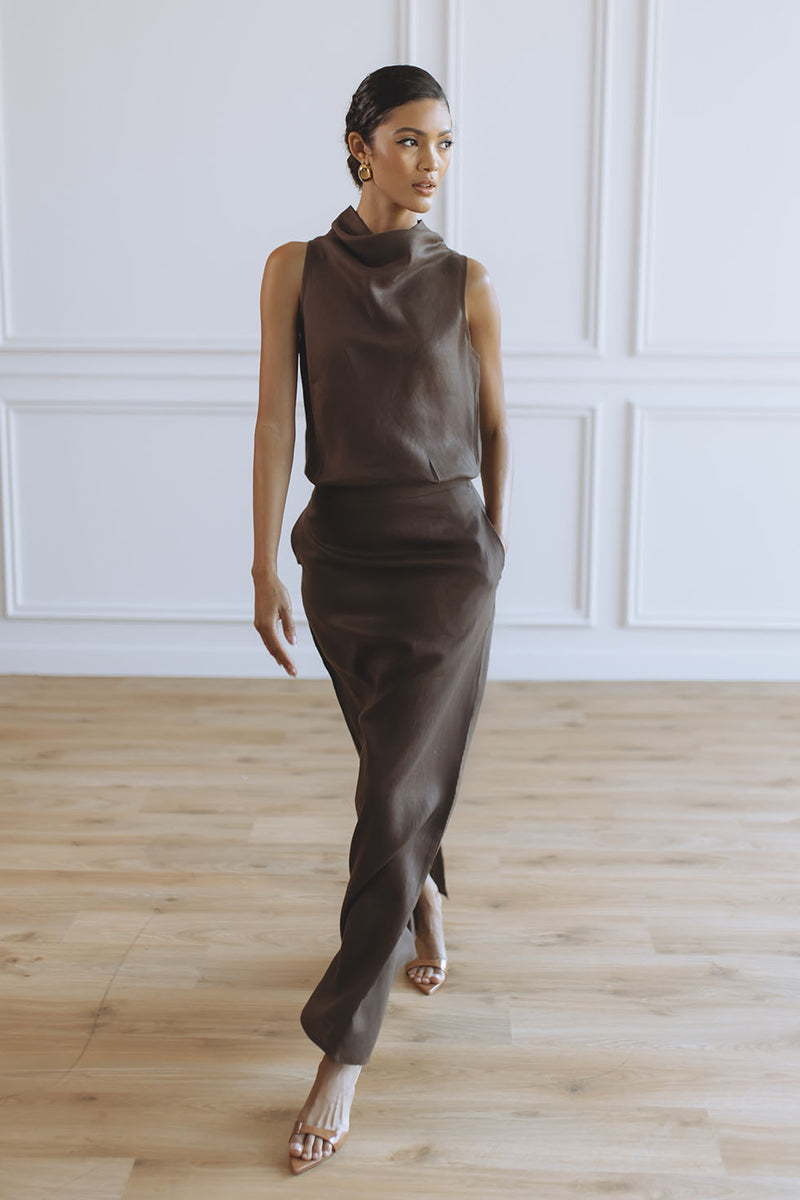 ADELE LINEN MAXI DRESS - BITTER CHOCOLATE – CHIC LE FRIQUE